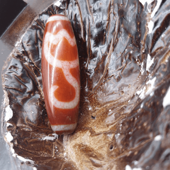 5 lưu ý khi đeo Dzi Tây Tạng? Cách sử dụng và bảo quản đá Dzi Tây Tạng ...