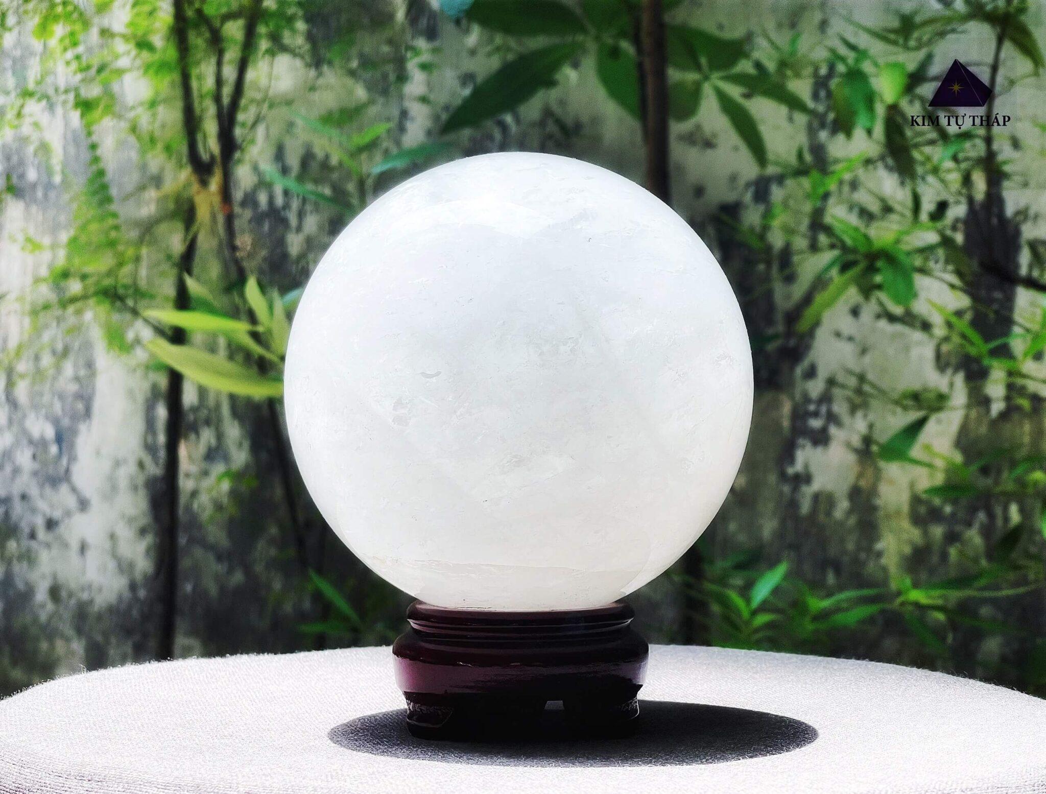 Quả Cầu Thạch Anh Trắng phong thủy – Biểu tượng sự trôi chảy, sáng suốt ...